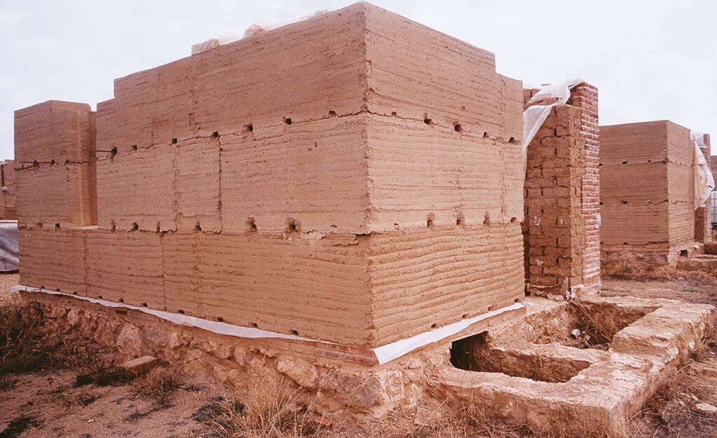 Qué son los muros de tierra y cómo se construyen - EcoHabitar