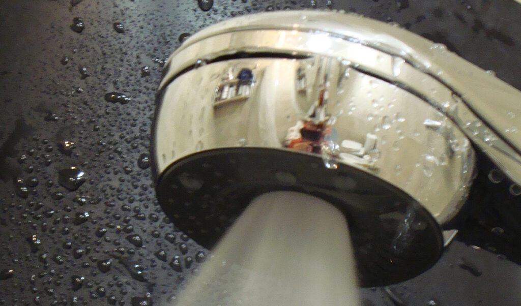 Ducha con un ahorro de agua del 40 al 60%. - EcoHabitar