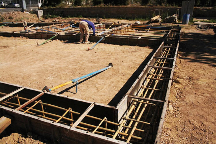 Vivienda de tapial con techo verde - EcoHabitar